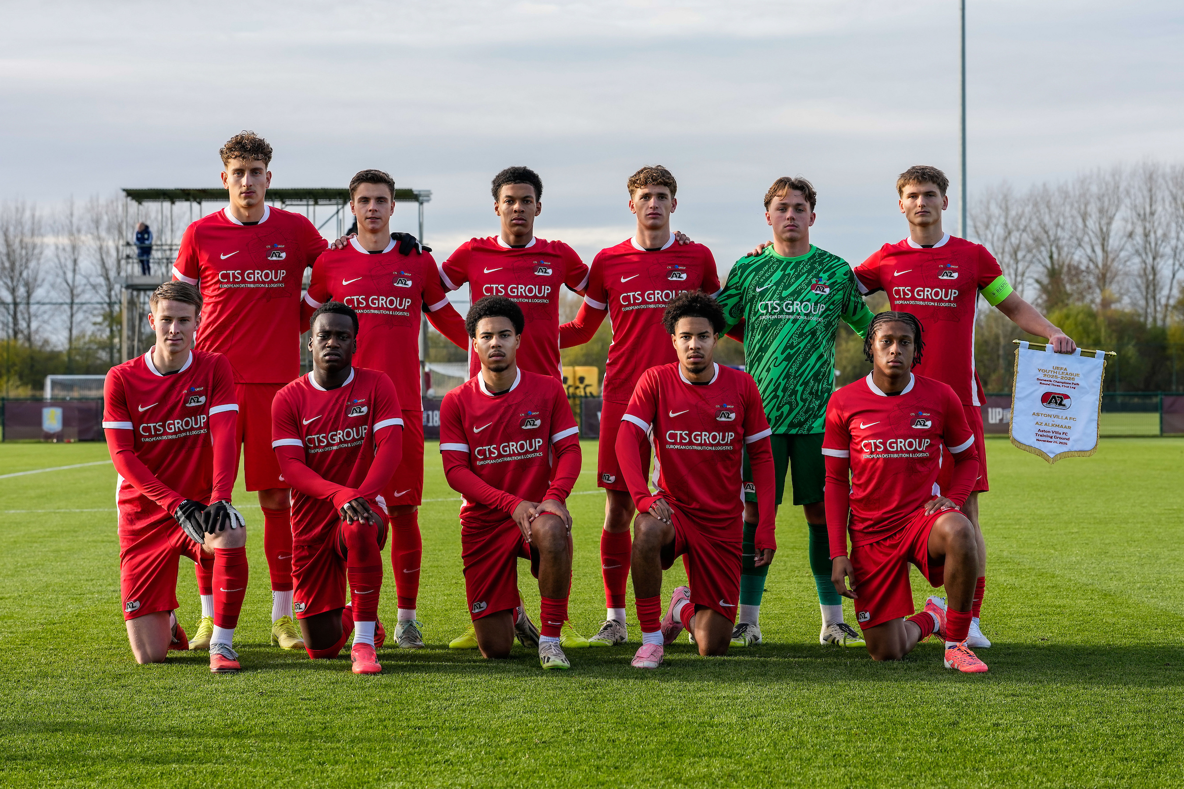 Broers De Wit redden AZ laat in Youth League-duel met Aston Villa