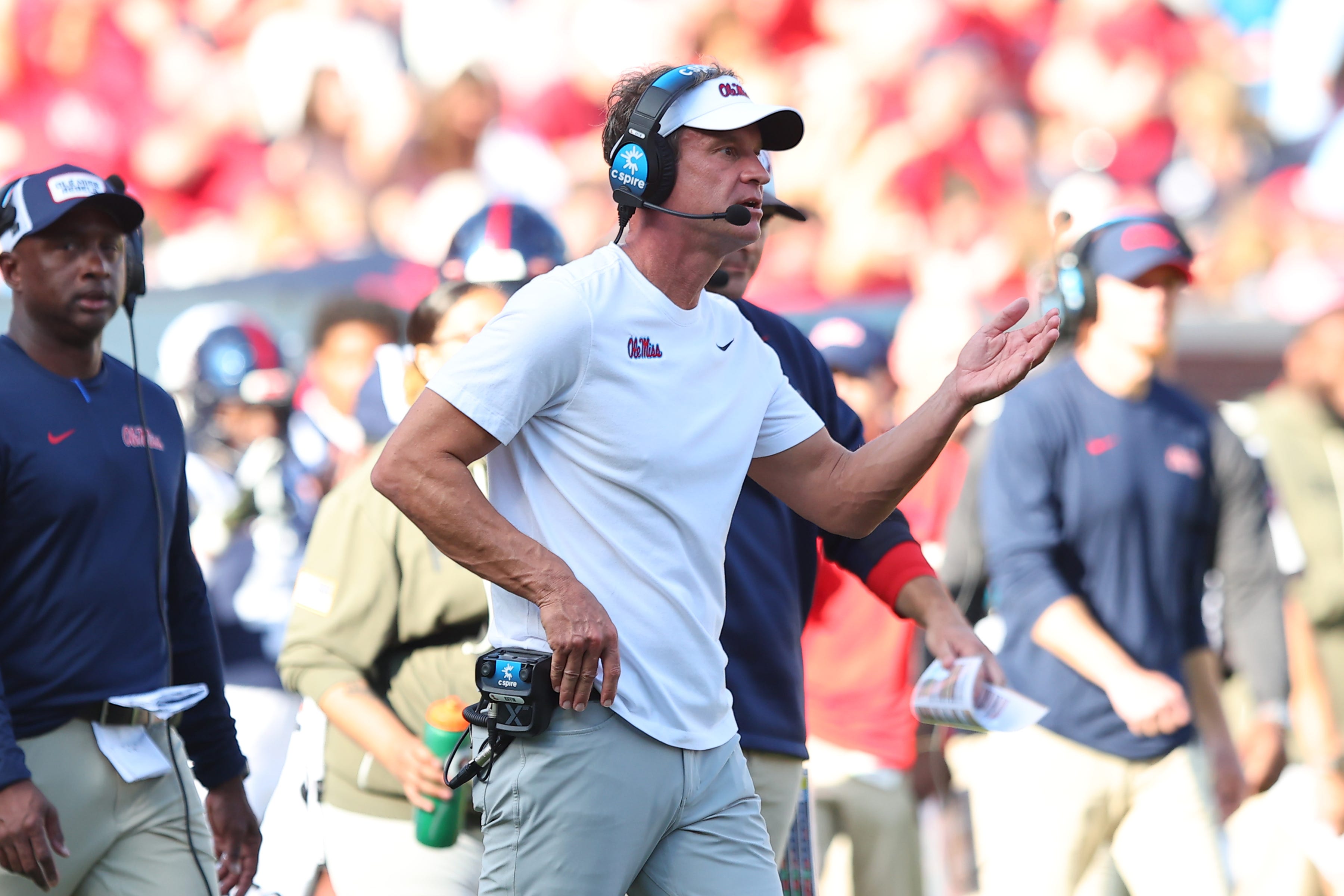 Lane Kiffin takes LSU job, Ole Miss promotes Pete Golding, latest news ...