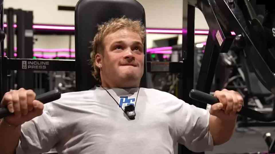 Australia's Most Jacked Teenager!
