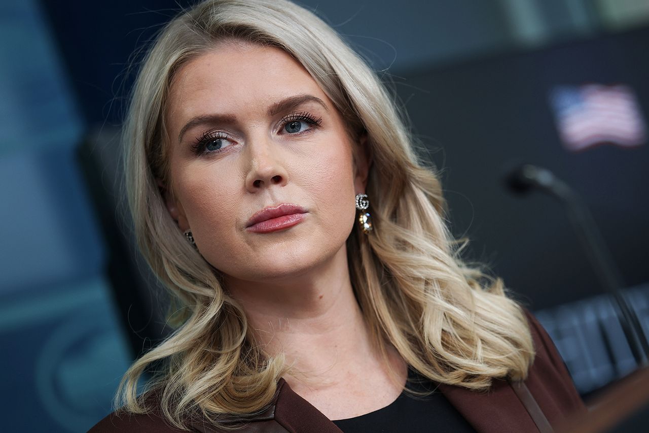 Vanity Fair photographer defends shooting Karoline Leavitt's lips up ...