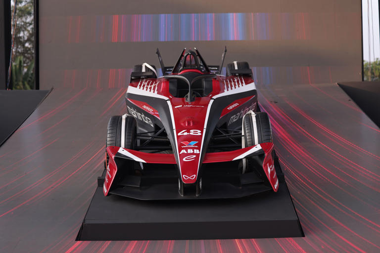 Mahindra M12 Electro unveiled in India: Meet the new Formula E racing ...
