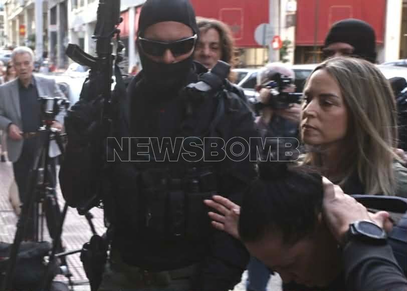 Σκυφτή και ανέκφραστη η 46χρονη που δολοφόνησε την πεθερά της - Θα ...