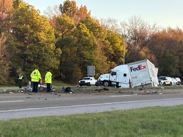 1 dead, 1 critical after FedEx truck drives into crash scene on I-240 ...