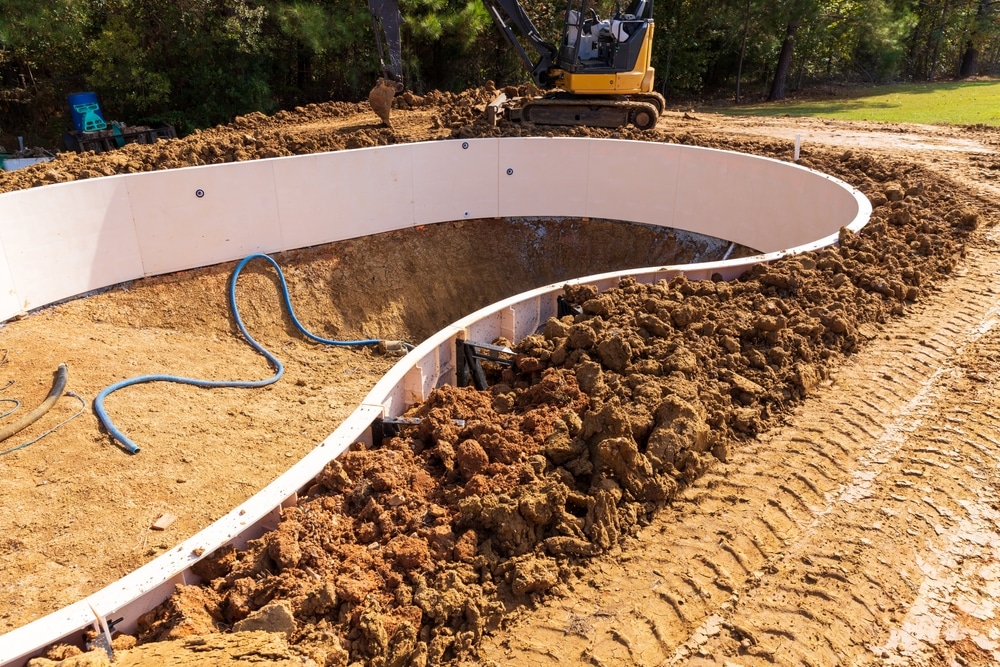 A Man Discovers $800,000 in Gold Coins and Bars Buried in Backyard ...