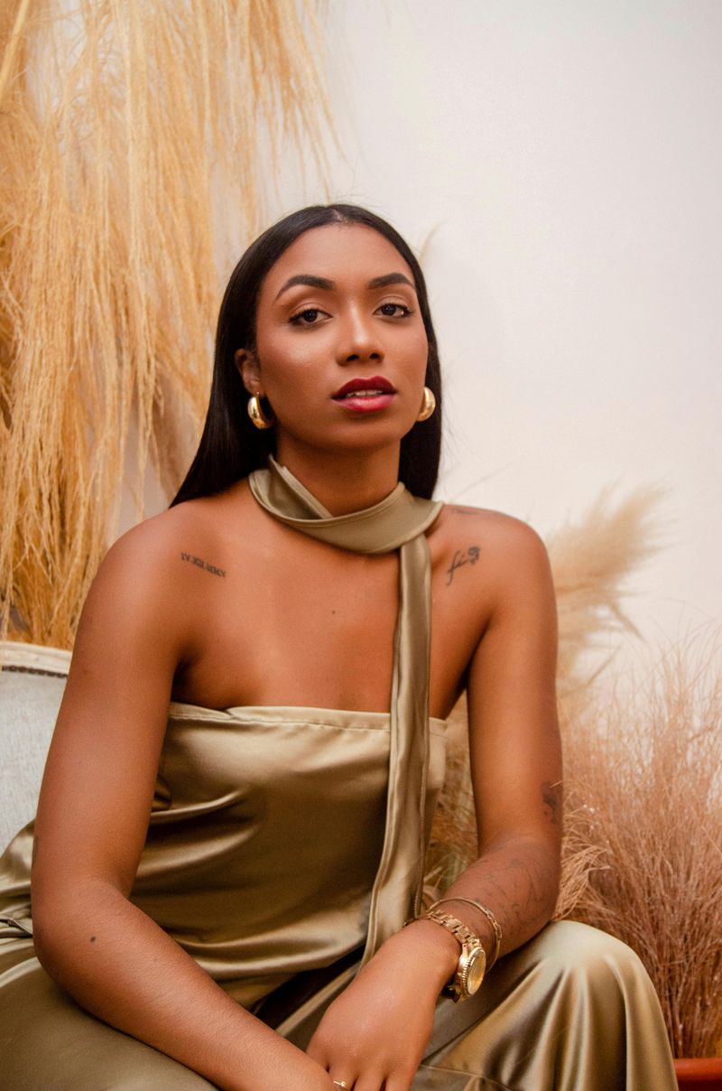 13 Subtle Habits That Instantly Make You Look High-Class, According to ...