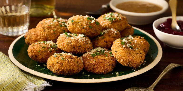 Make Ree Drummond's Turkey Croquettes With Your Thanksgiving Leftovers