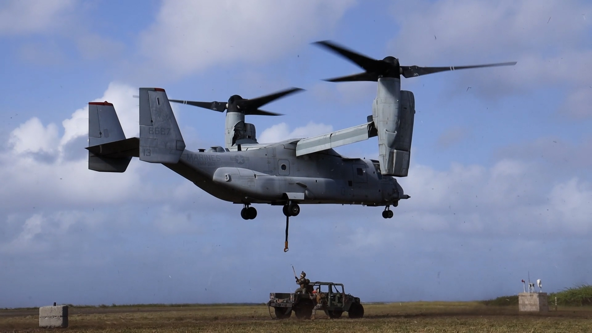 VMM-363 Osprey Conducts Vehicle Lift Operation
