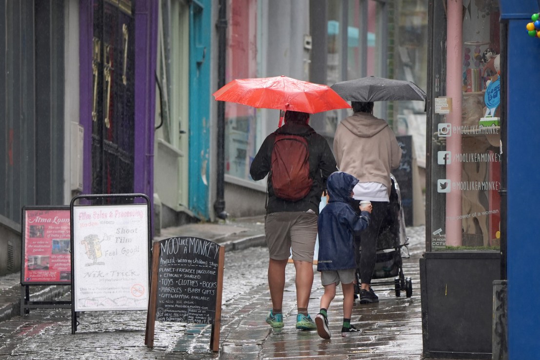 Budget: Reeves introduces ‘permanently lower’ taxes for retail and ...