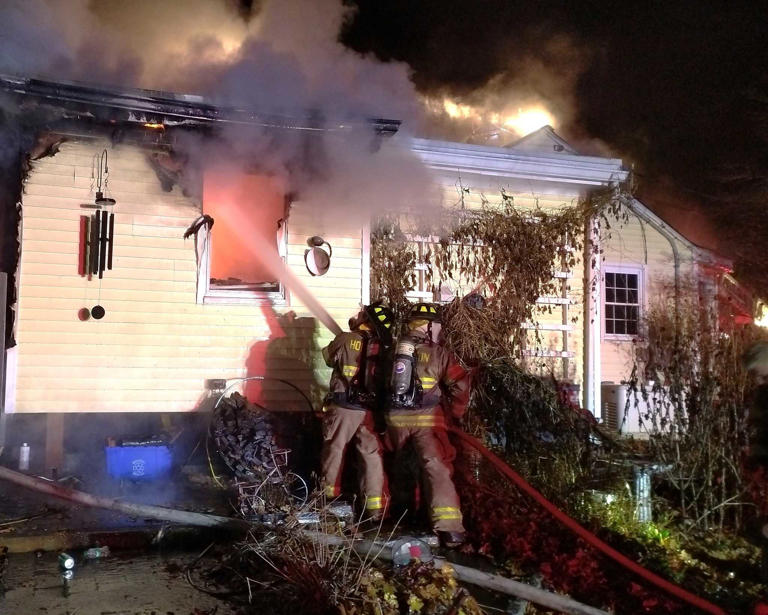 2 people injured in fire at Holliston home