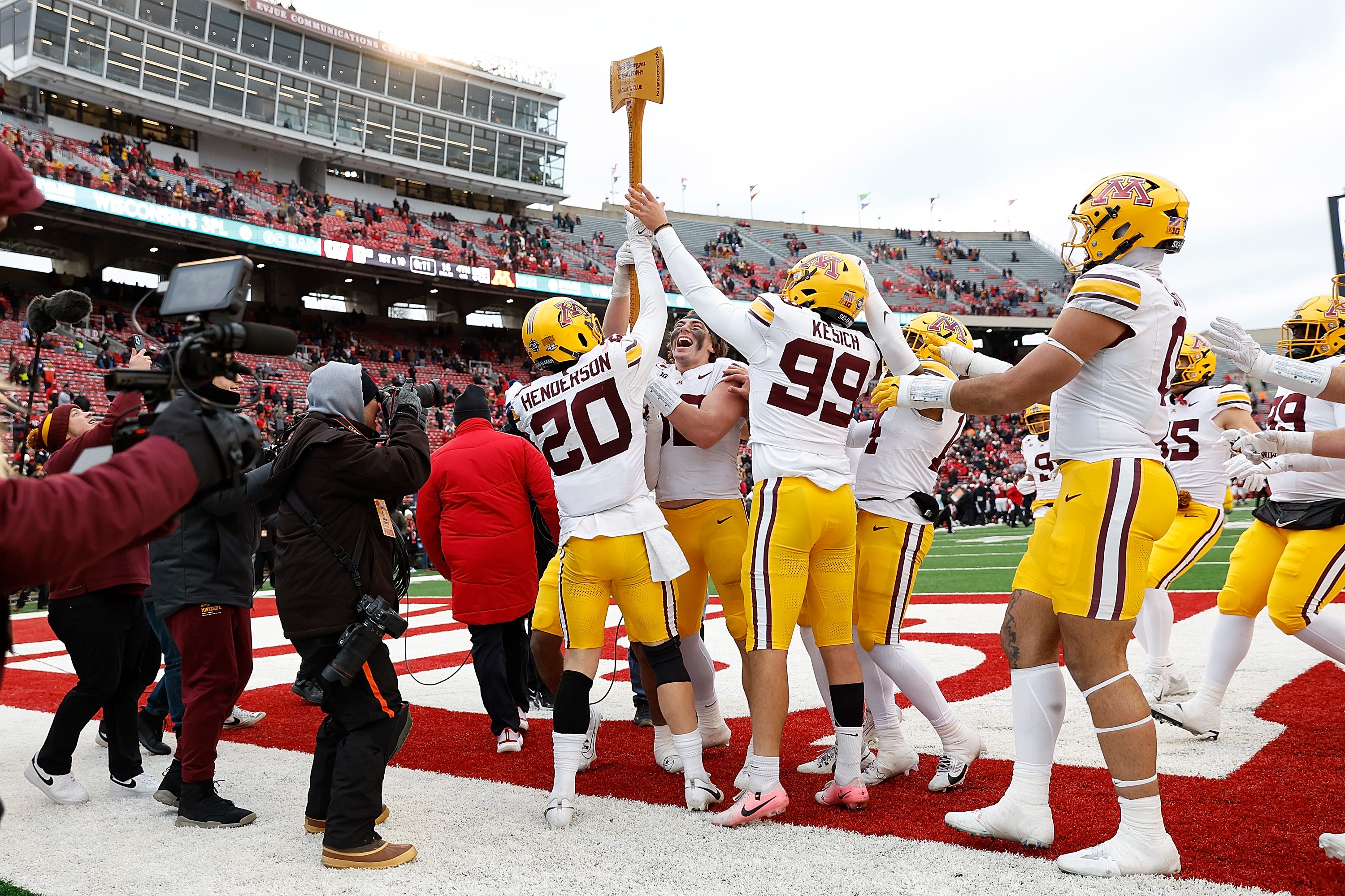 Gophers-Badgers renew longest running rivalry in college football with ...