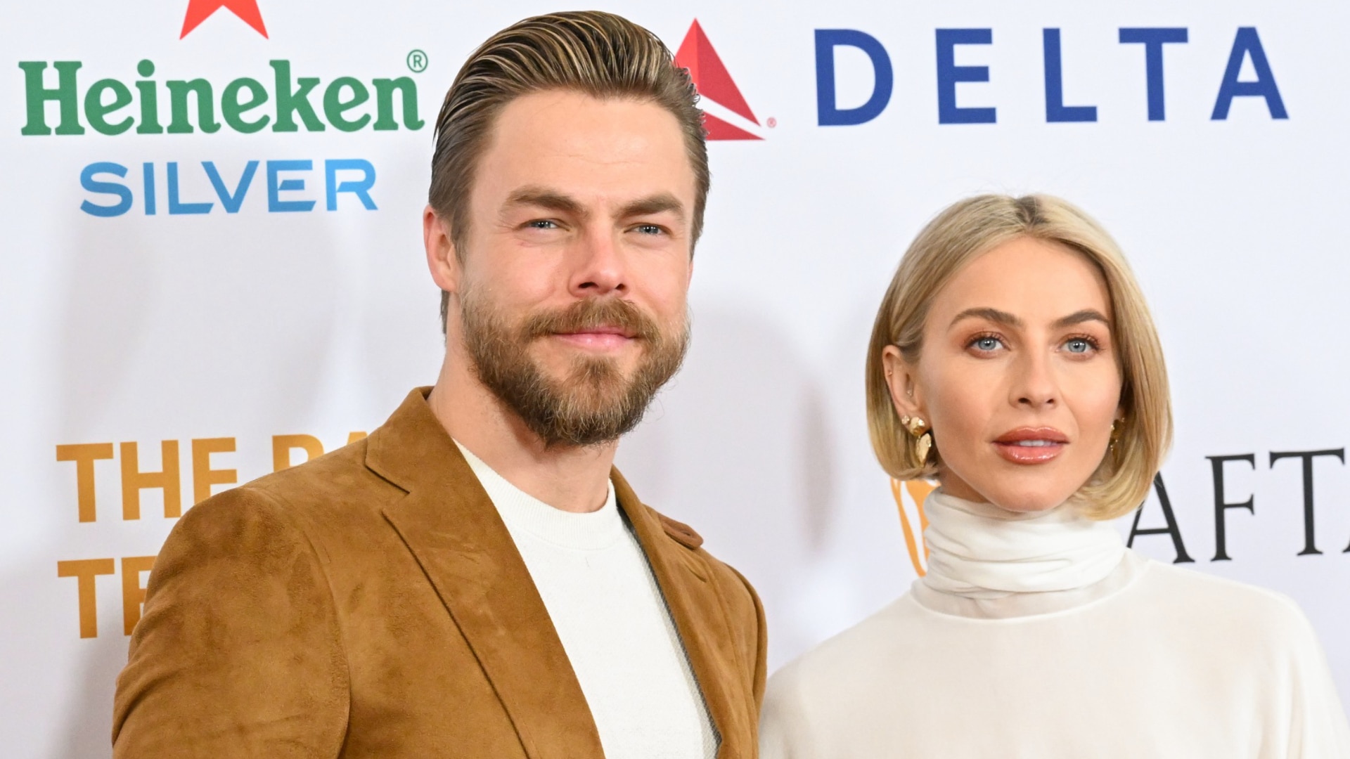 Julianne Hough & Derek Hough's Mom Makes Rare Appearance at ‘DWTS’ Finale