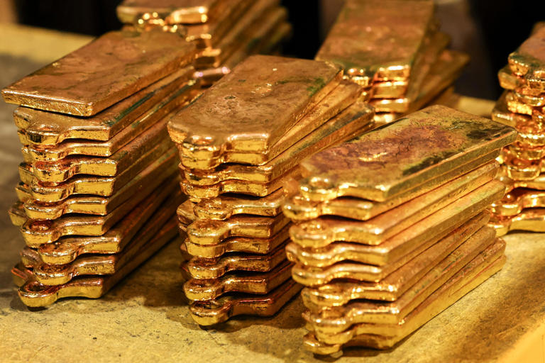 Why gold prices could soar another 20% next year, according to top Wall ...
