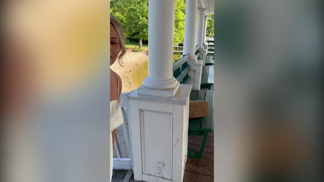 Bride Cries When She's Surprised With Portrait Of Her Late Dad On ...