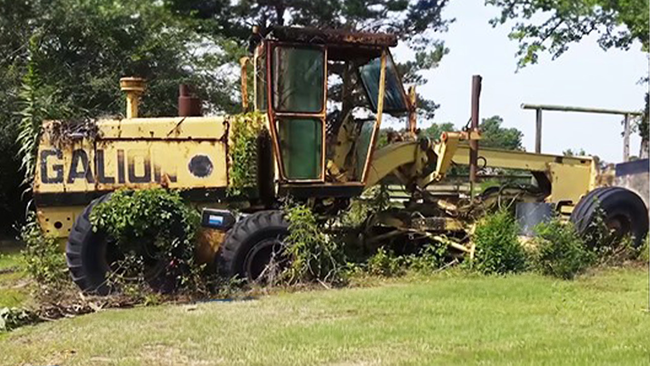 Freeing a Locked Motor Grader Engine