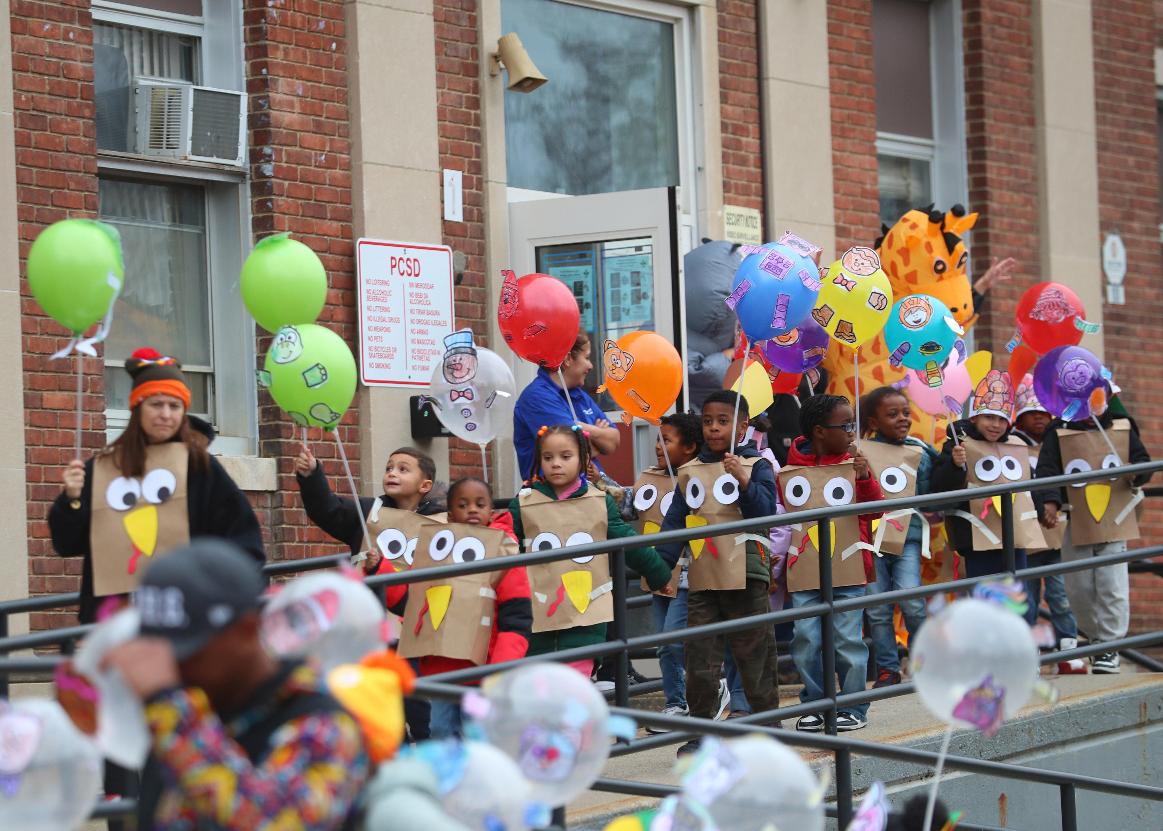 Poughkeepsie elementary students create their own Thanksgiving parade