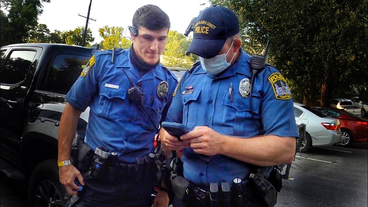 I found two pistols while magnet fishing! 😲