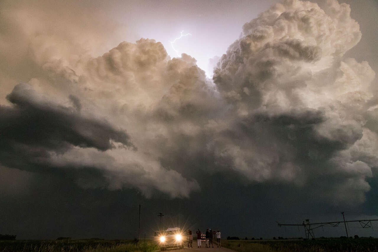 Houston meteorologist calls out reckless storm chasers during tornado