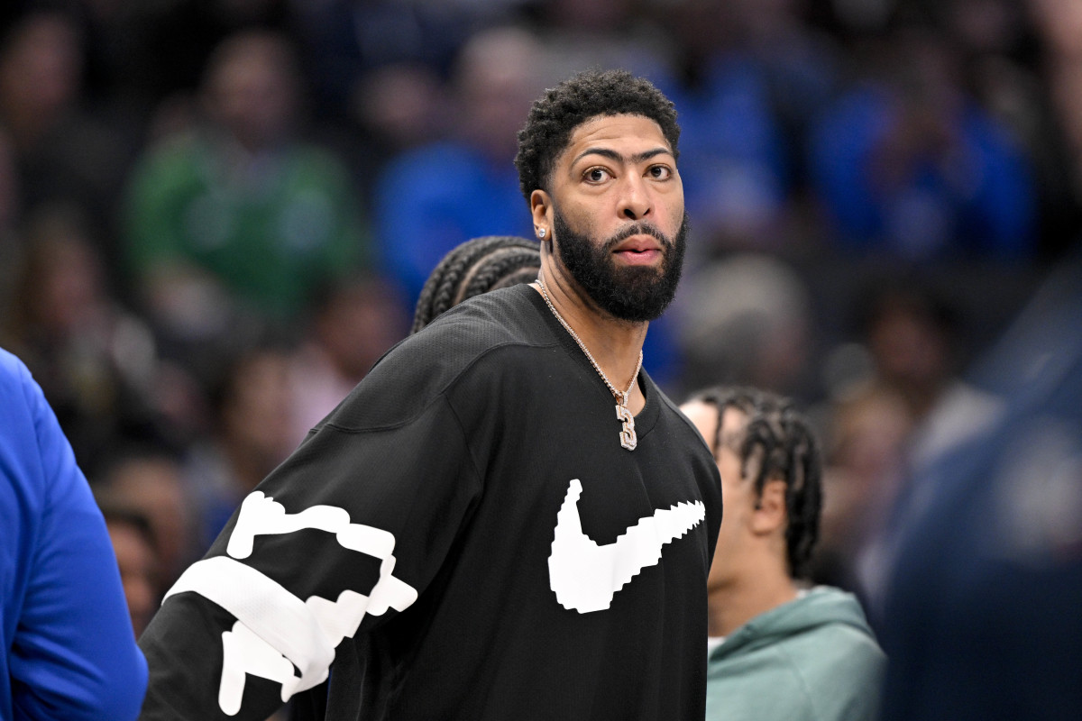 Anthony Davis Provides Update on Finger Injury After Nuggets Game
