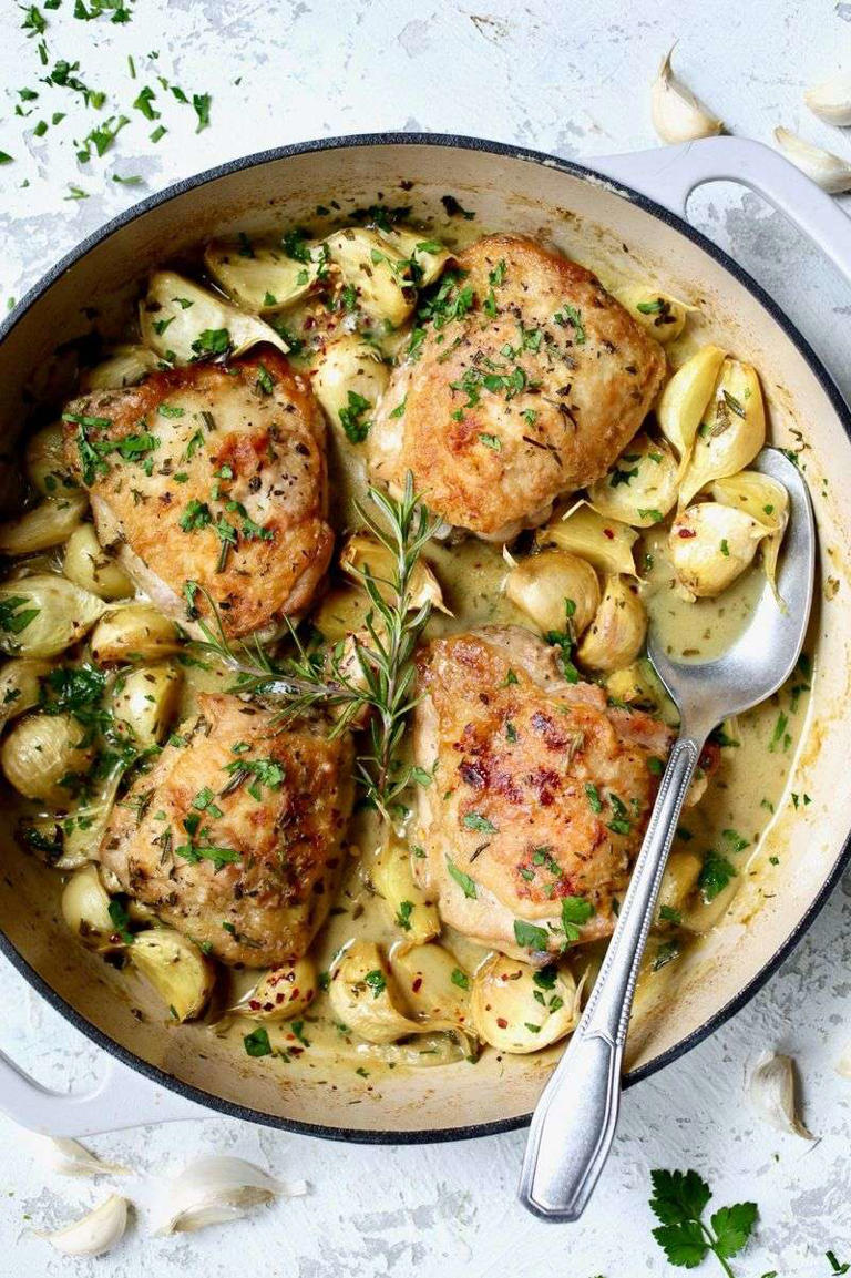 17 Garlic-Forward Meals For True Enthusiasts