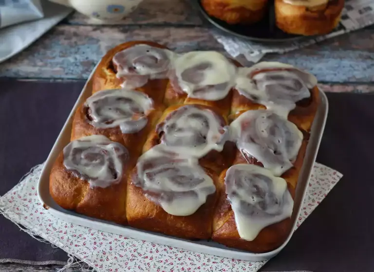 Cinnamon rolls, la brioche à la cannelle et son glaçage à la vanille