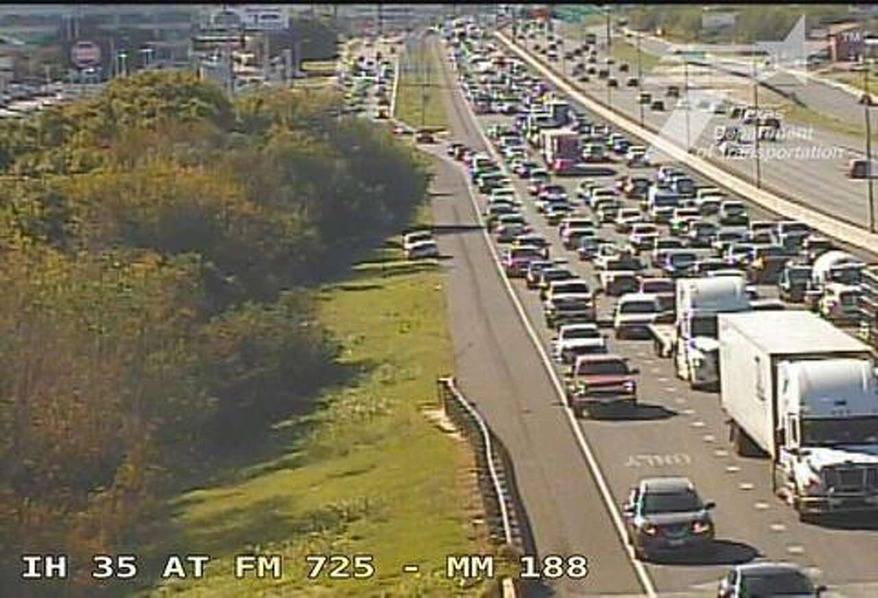Back-to-back crashes on I-35 cause delays for New Braunfels travelers