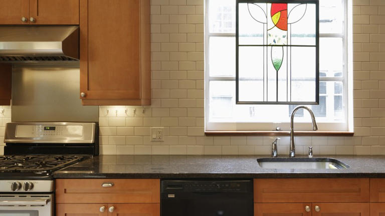 The Colorful Kitchen Design Trend From The '80s More Modern Homes Need