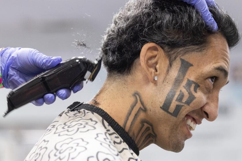 After deterring homeless people with 'Baby Shark' song, a barber offers ...
