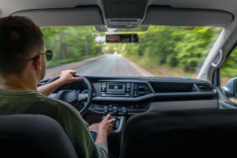 Frenar con motor en un carro automático: qué es, cuándo se recomienda y ...