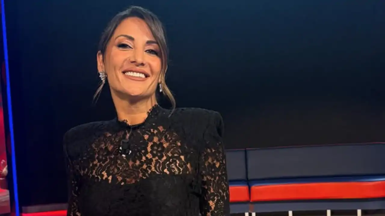 Nagore Robles muestra su elegante árbol de Navidad: de gran tamaño, con ...