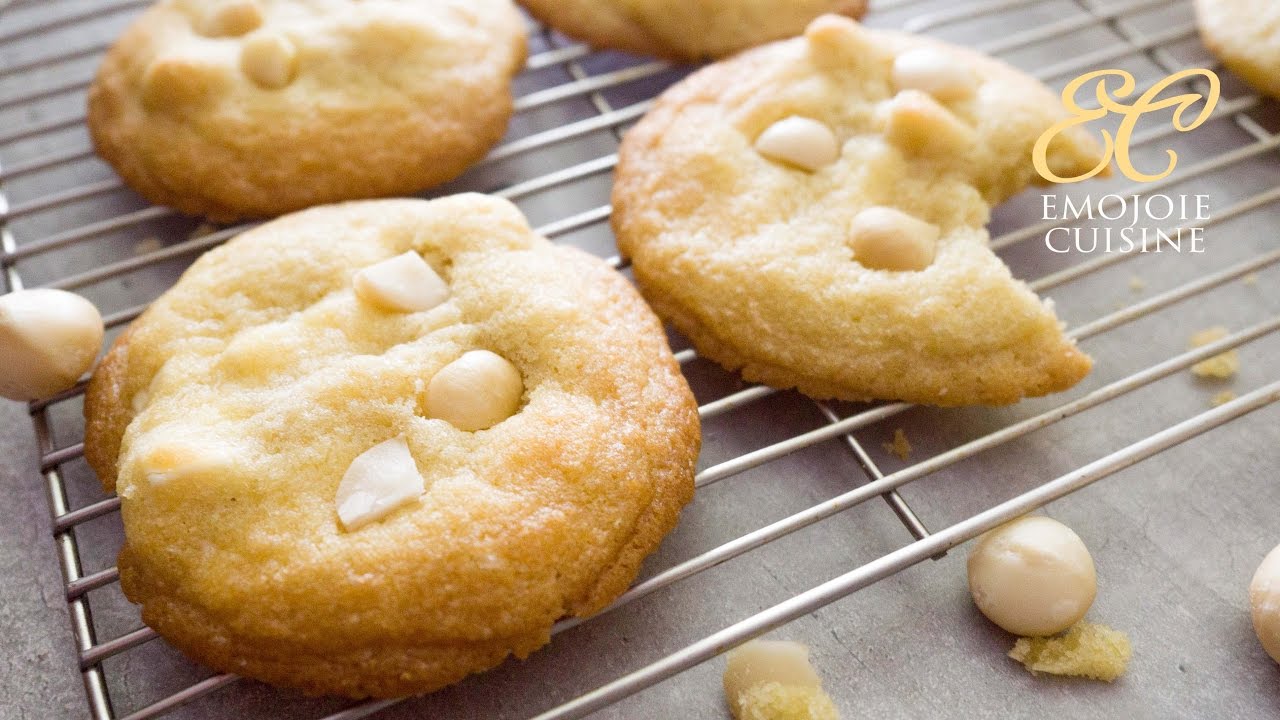 White chocolate macadamia nut cookies