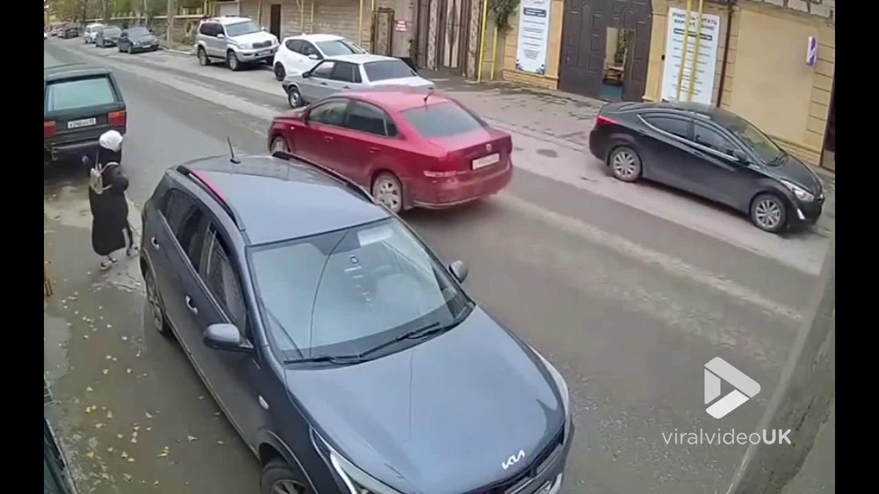 VV5047 Careless pedestrian causes dangerous crash