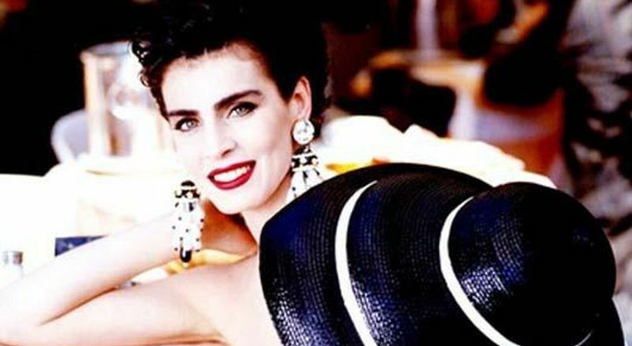 Antonia Dell'Atte, la modella musa di Giorgio Armani denuncia l'ex ...