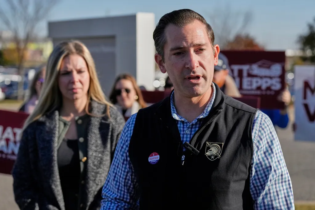 Special election winner Matt Van Epps sworn in as newest House Republican