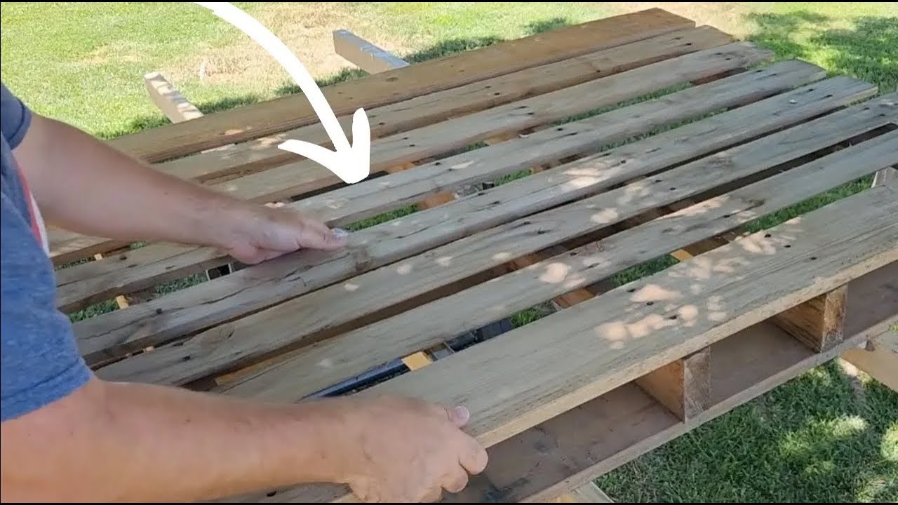 Cut a wood pallet in half for this brilliant new outdoor idea!