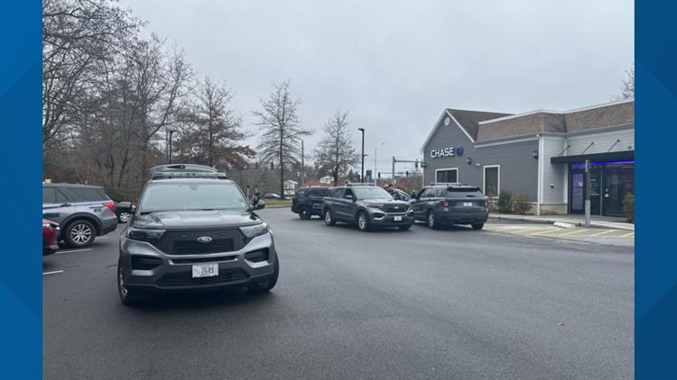 Scarborough police searching for bank robbery suspect