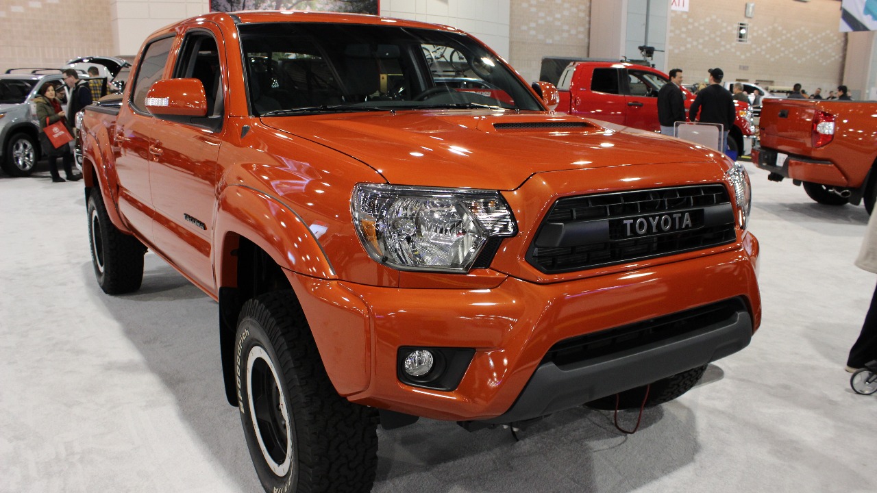 Oracle shows the first lensless LED headlights for Tacoma