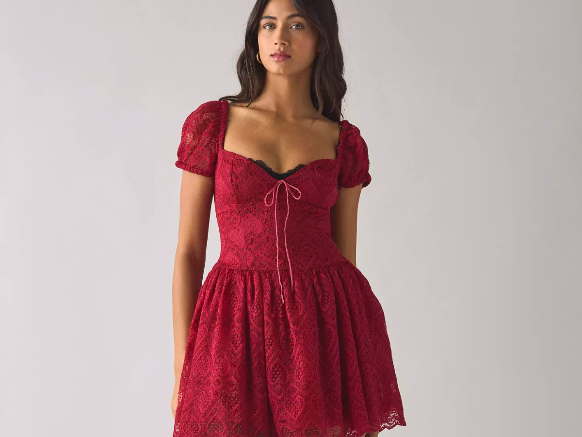 8 Festive & Chic Christmas Dresses That’ll Be The Talk Of The Party