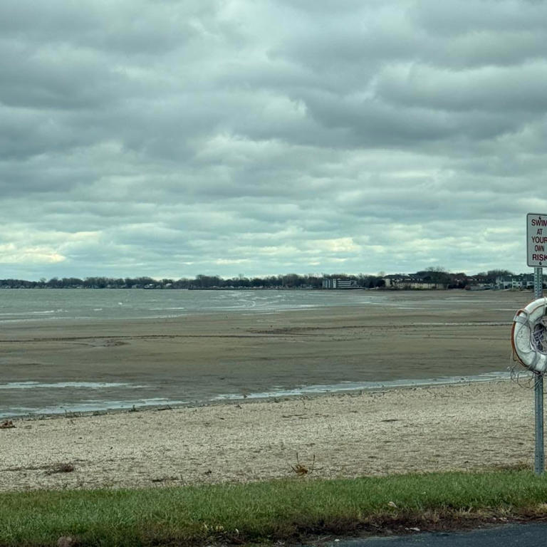 High winds causing water to 'vanish' from western Lake Erie