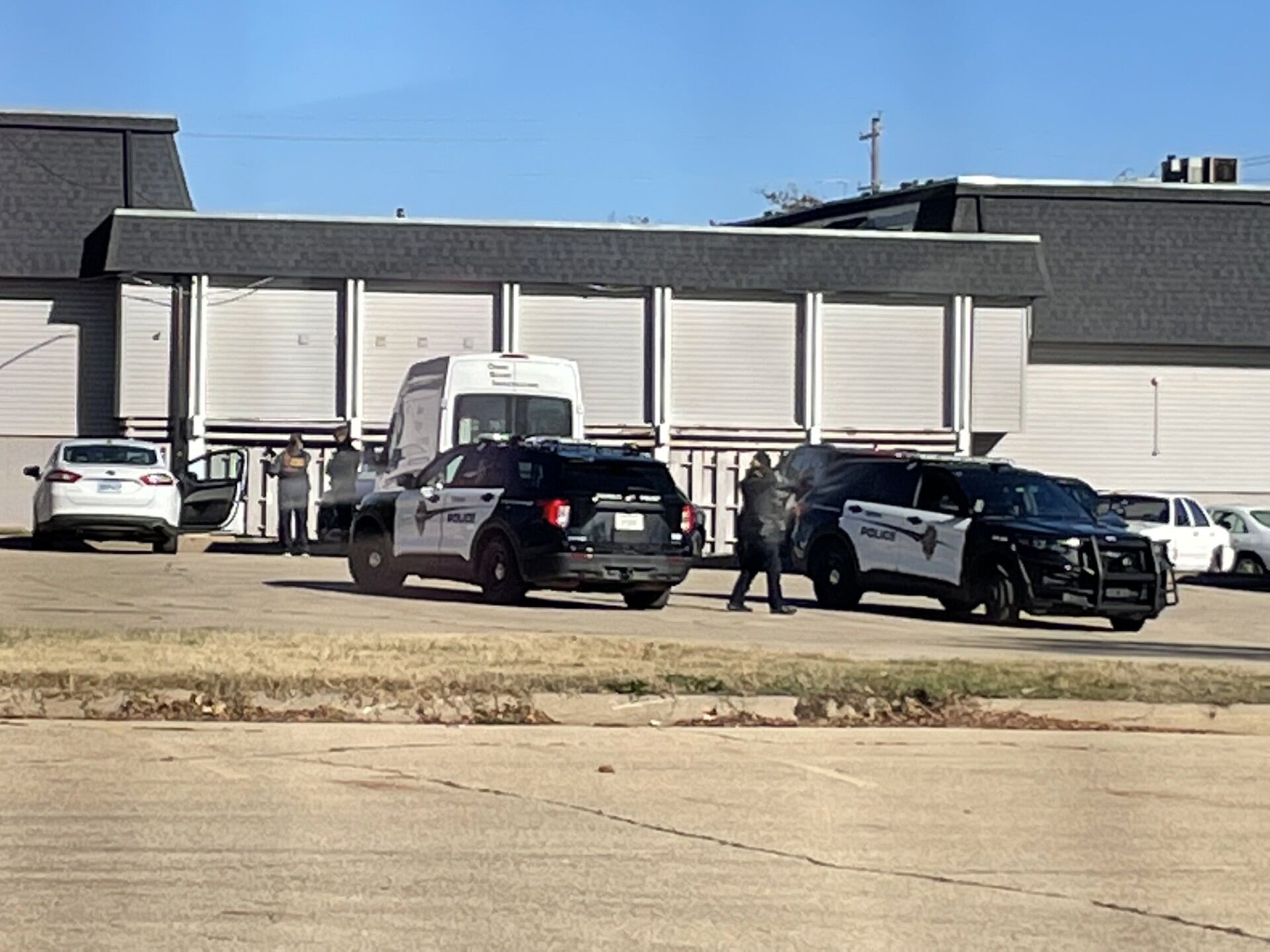 Multiple police units respond to apartment building near downtown Topeka
