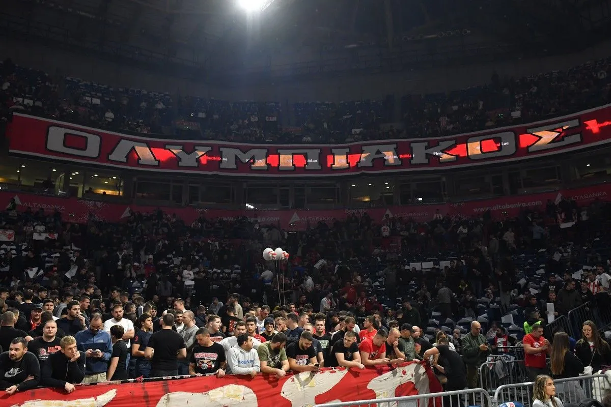 Ο ύμνος του Ολυμπιακού έπαιξε στα μεγάφωνα της Αρένα του Βελιγραδίου ...