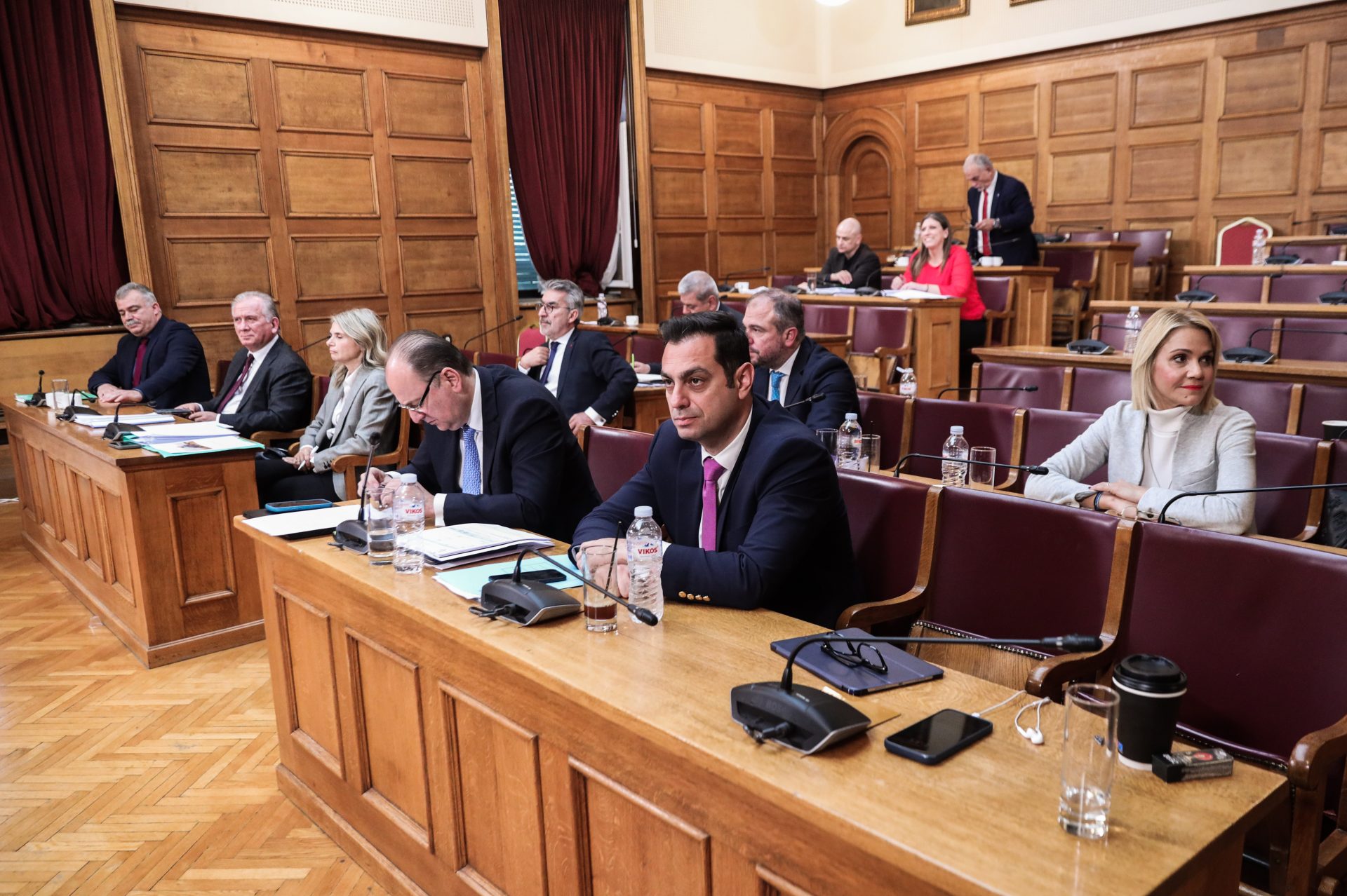 «Πόλεμος» ανακοινώσεων ΝΔ-ΠΑΣΟΚ με φόντο την κατάθεση Αντωνόπουλου στην ...