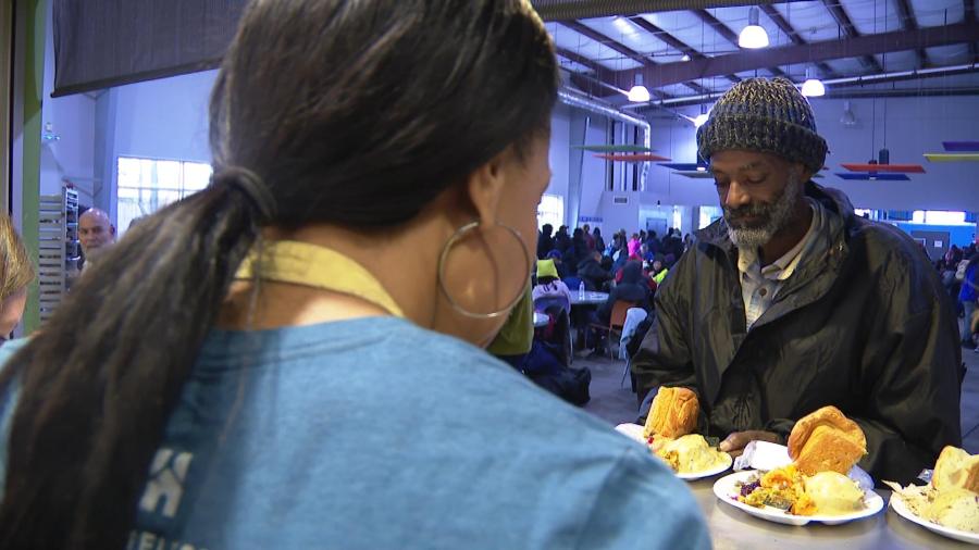 Homeless Alliance holiday lunch feeds hundreds, special guest brings ...