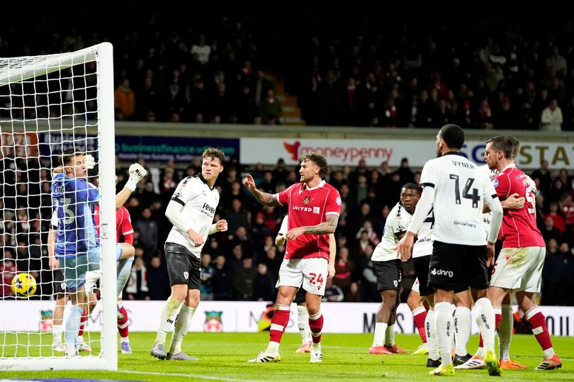 Wrexham 2 Bristol City 0 - Robins below par as they slip to ...