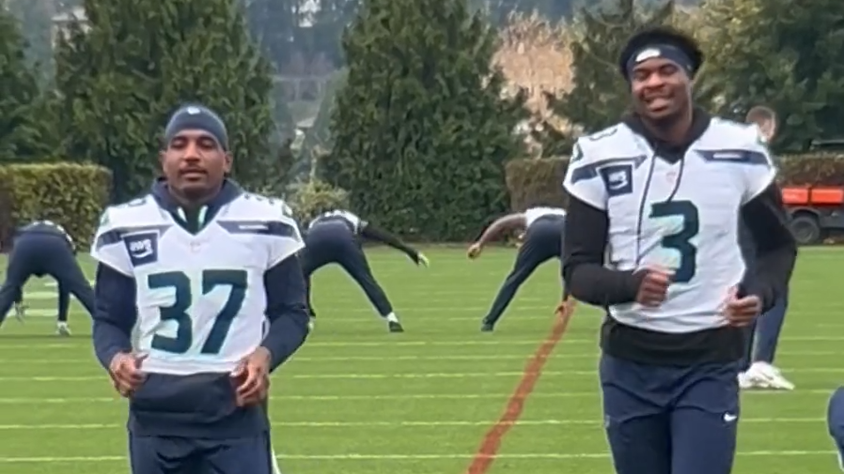 Quandre Diggs begins his 1st practice of his Seahawks return talking ...