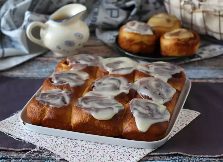 Cinnamon rolls, la brioche à la cannelle et son glaçage à la vanille
