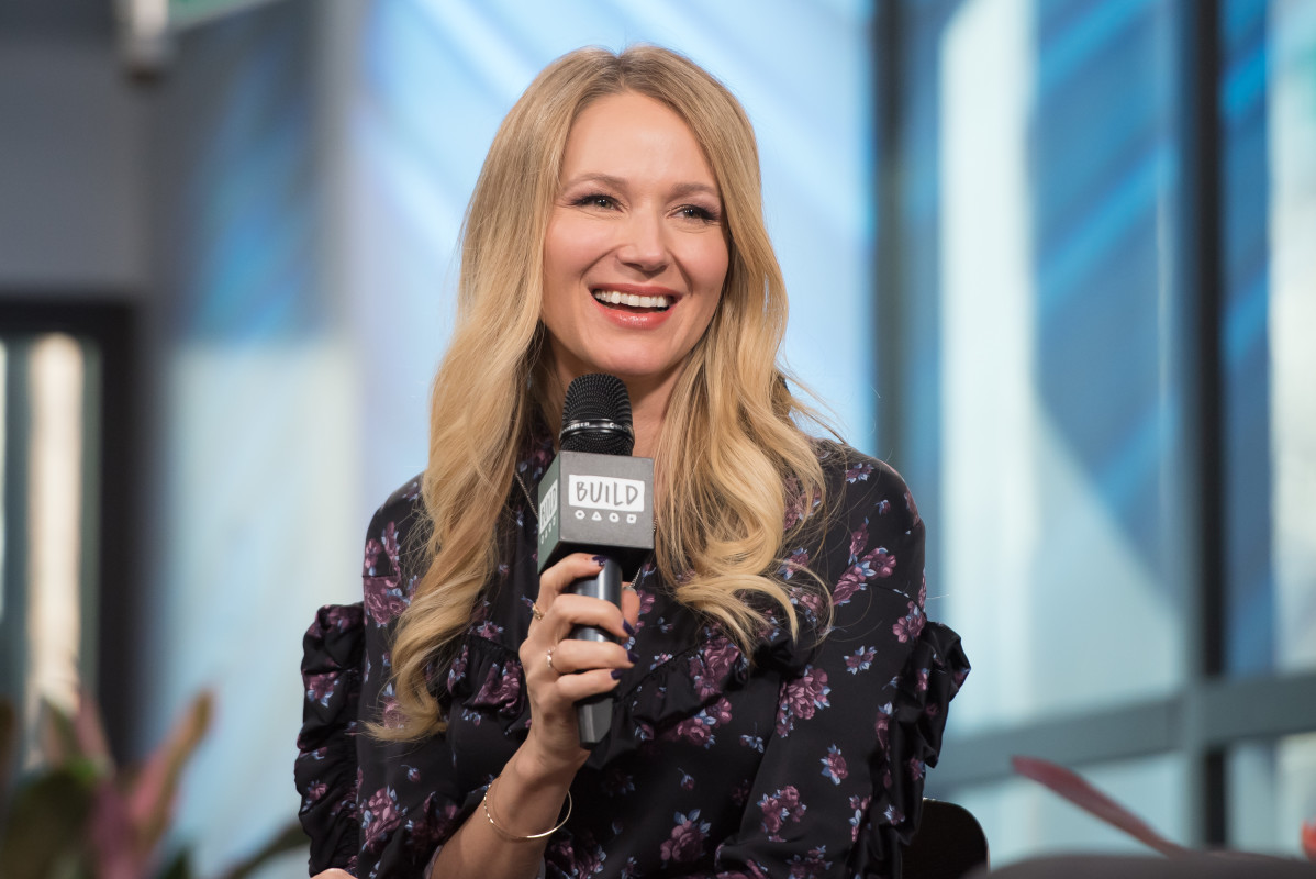 Iconic '90s Singer Gives Fans a Glimpse of a Rainy Rehearsal Ahead of ...