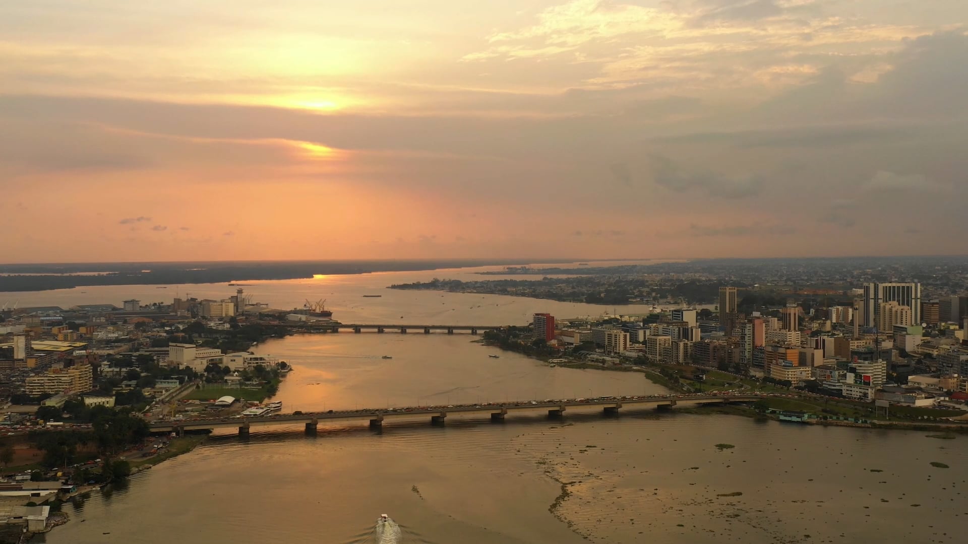 Abidżan z drona: tropikalny Manhattan Wybrzeża Kości Słoniowej