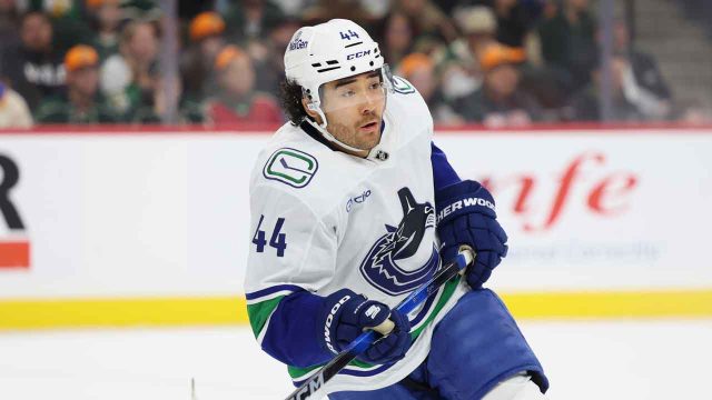Scout’s analysis: What Sharks, Canucks get in Kiefer Sherwood trade