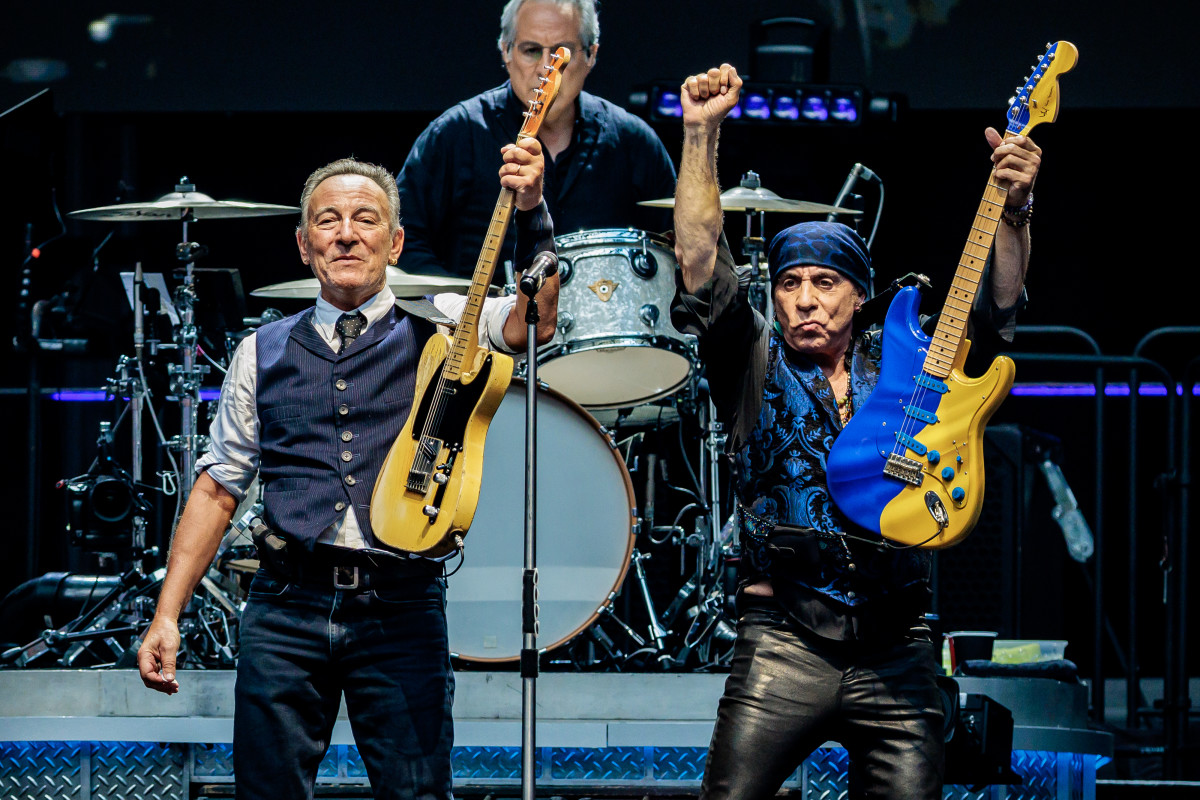 Fan Dresses Sweet Pugs Like Bruce Springsteen and Steven Van Zandt and ...