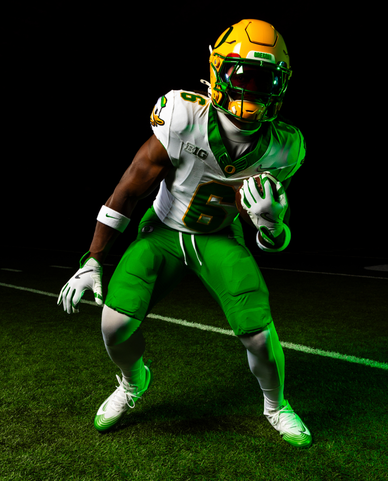 Oregon Ducks unveil uniforms for rivalry week vs. Washington Huskies